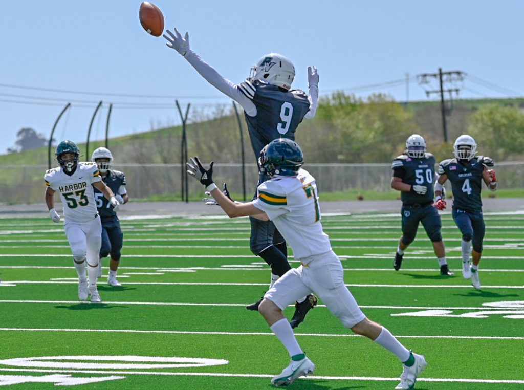 PV High football team wins in stadium debut | The Pajaronian