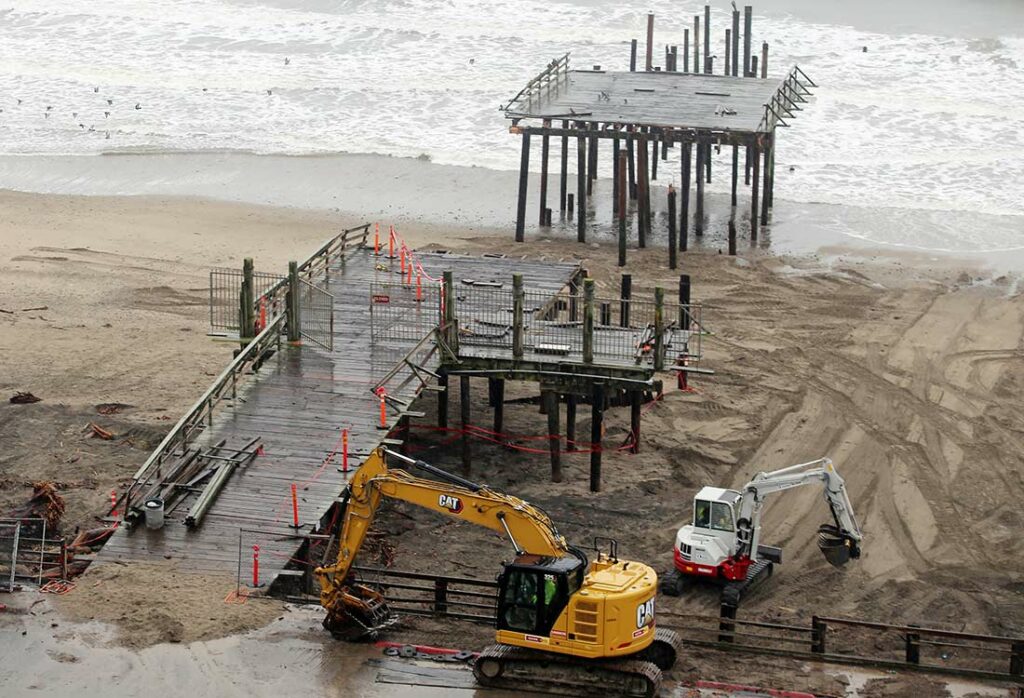 PHOTO: Seacliff pier demolition continues | The Pajaronian