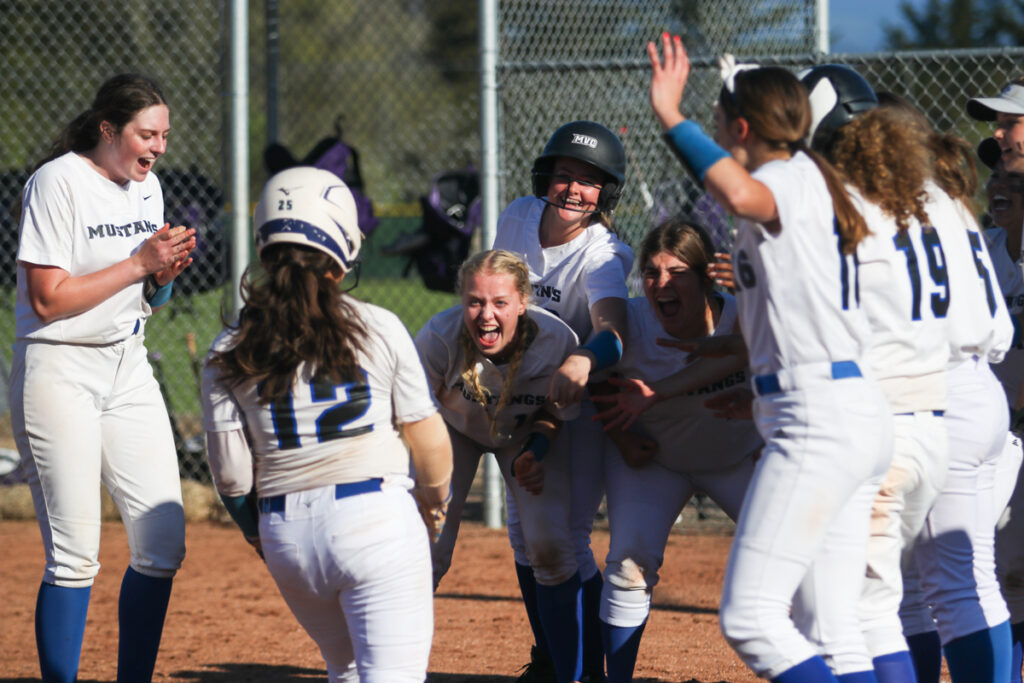 Mustangs capture a share of league title | High school softball | The ...