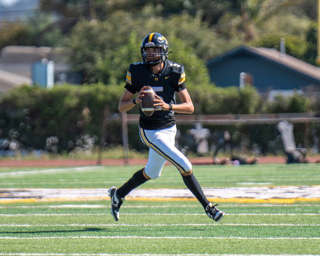 Weekly’s Sports Ticker: Grizzlies football pounces on Santa Cruz in ...